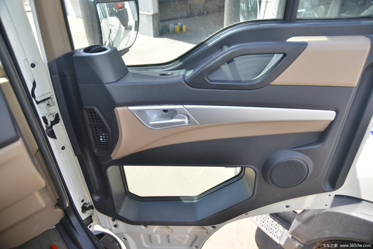 【图】中国重汽 HOWO TX 340马力 8X4 7.5方混凝土搅拌车(ZZ5317GJBN306GE1H)_实拍图片_1200599_卡车之家