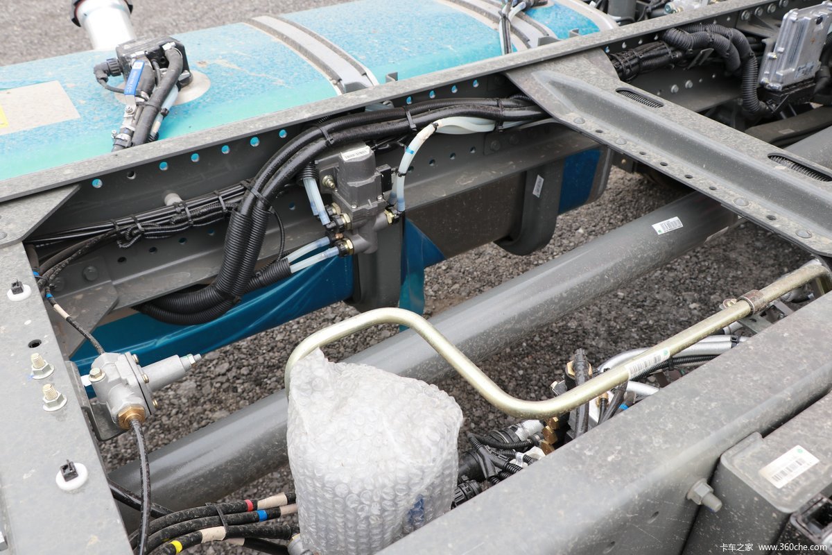 【图】中国重汽 豪沃N5W中卡 轻奢版 220马力 4X2 6.75米栏板载货车(国六)(ZZ1187K511JF1)_实拍图片 ...