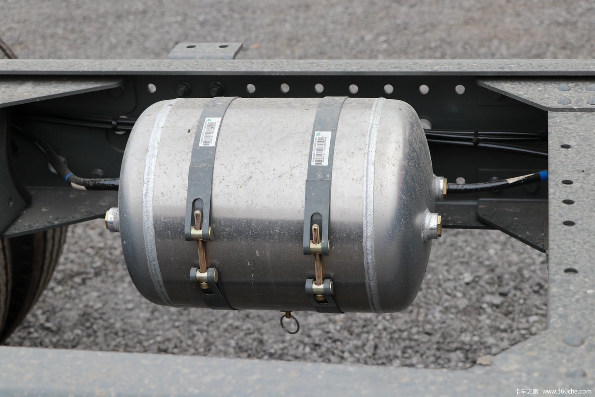 【图】中国重汽 豪沃N5W中卡 轻奢版 220马力 4X2 6.75米栏板载货车(国六)(ZZ1187K511JF1)_实拍图片 ...