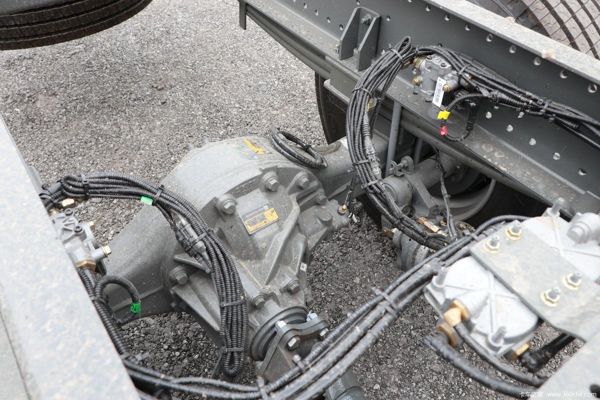 【图】中国重汽 豪沃N5W中卡 轻奢版 220马力 4X2 6.75米栏板载货车(国六)(ZZ1187K511JF1)_实拍图片 ...