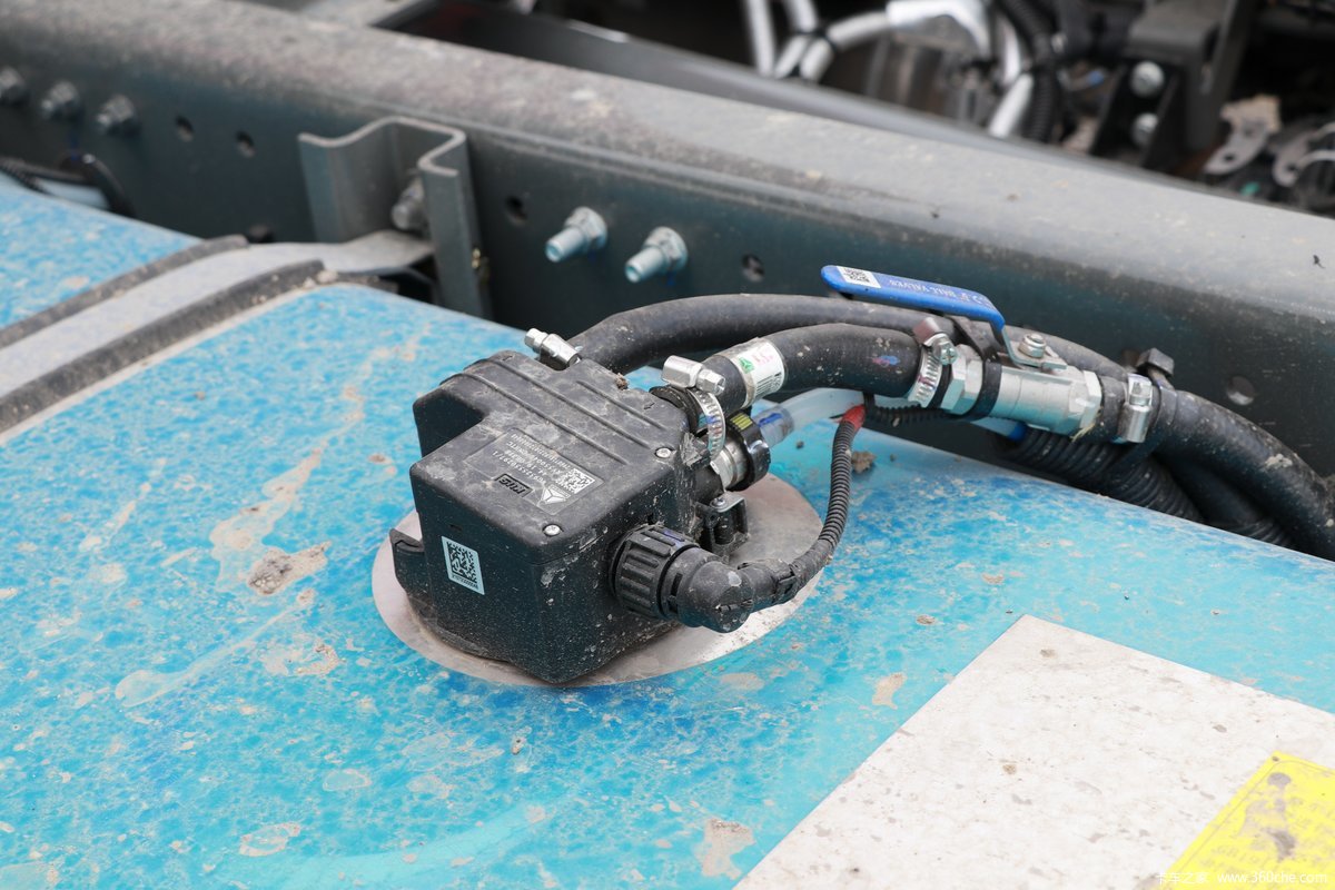 【图】中国重汽 豪沃N5W中卡 轻奢版 220马力 4X2 6.75米栏板载货车(国六)(ZZ1187K511JF1)_实拍图片 ...