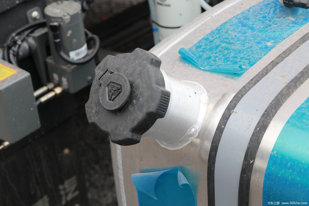 【图】中国重汽 豪沃N5W中卡 轻奢版 220马力 4X2 6.75米栏板载货车(国六)(ZZ1187K511JF1)_实拍图片 ...