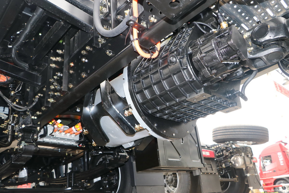 【图】上汽红岩 杰狮H6 25T 6X4 换电式纯电动牵引车 282kWh_实拍图片_1238491_卡车之家