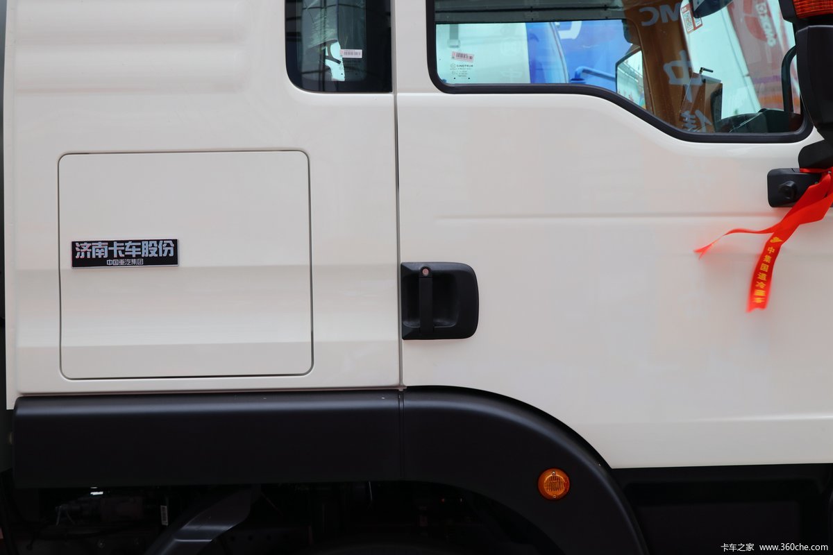 【图】中国重汽 HOWO TX 330马力 6X2 9.4米冷藏车(国六)(ZZ5257XLCN56CGF1)_实拍图片_1249239_卡车之家