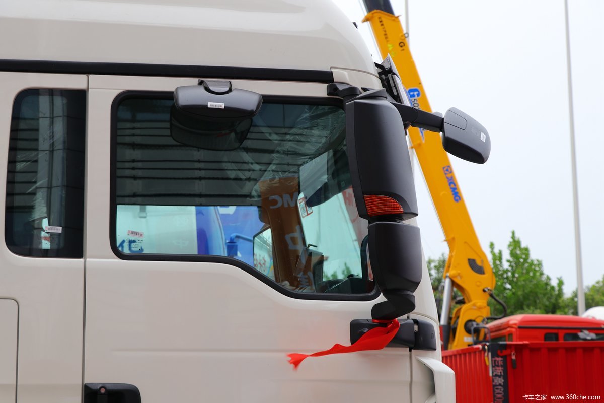 【图】中国重汽 HOWO TX 330马力 6X2 9.4米冷藏车(国六)(ZZ5257XLCN56CGF1)_实拍图片_1249239_卡车之家