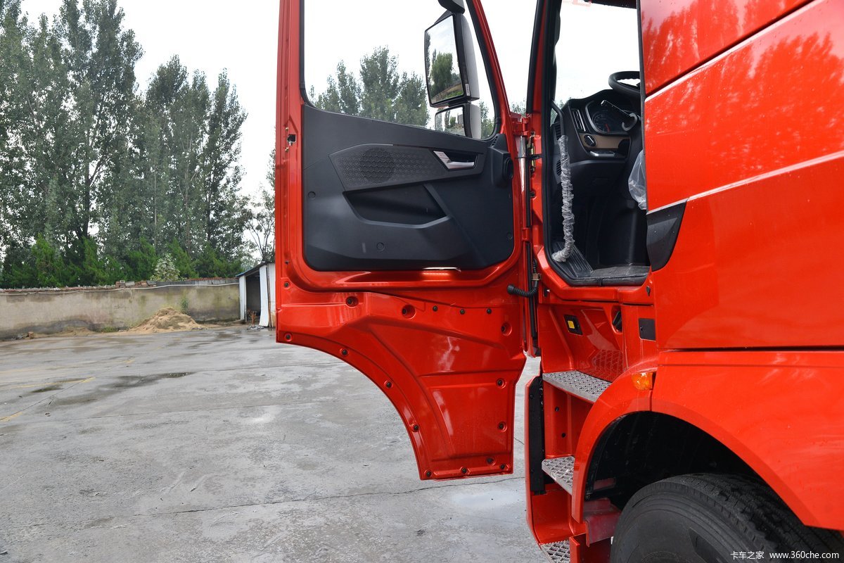 【图】中国重汽 HOWO TH7重卡 460马力 8X4 9.5米AMT自动挡厢式载货车(国六)(ZZ5317XXYV466HF1)_实拍图片 ...