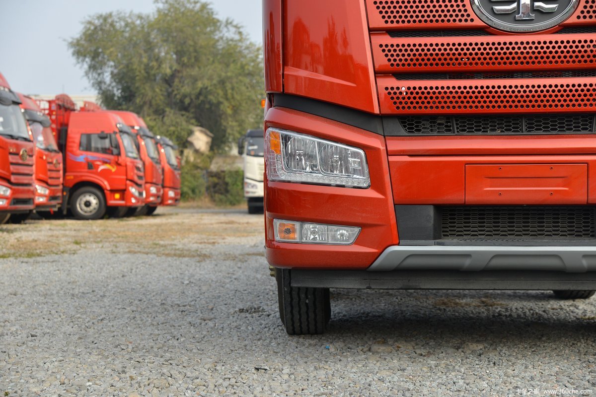 【图】一汽解放 J6P重卡 质惠版 绿通款 460马力 8X4 9.4米仓栅式载货车(国六)(CA5310CCYP66K24L7T4E6)_实拍图片_1283884_卡车之家