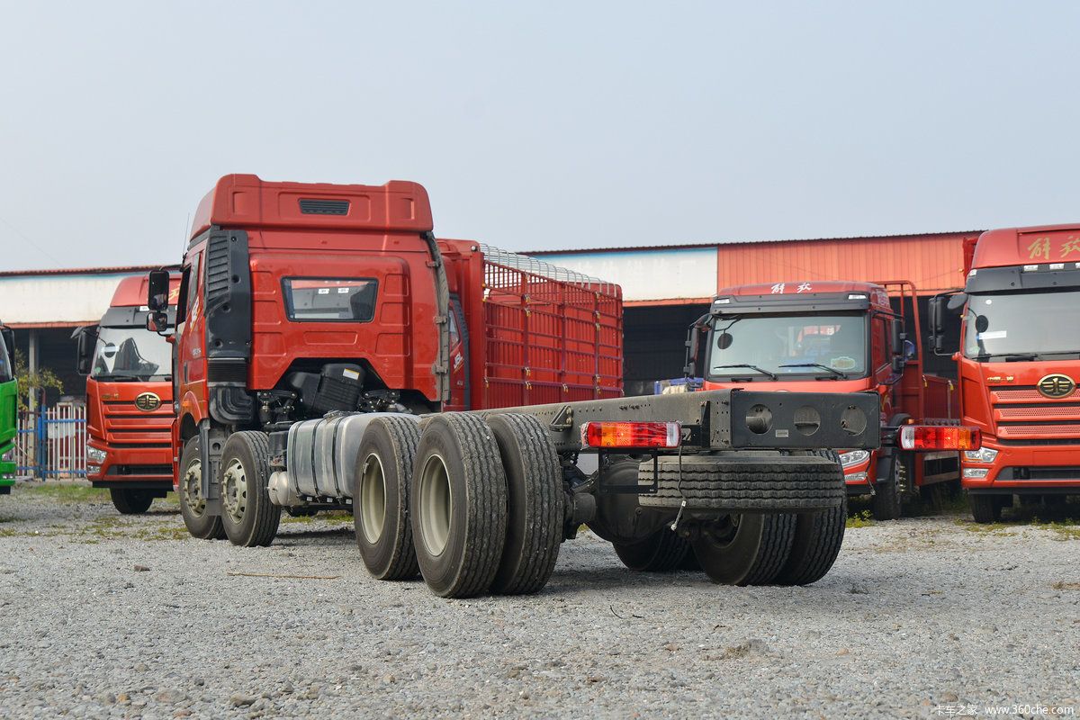 【图】一汽解放 J6P重卡 质惠版 绿通款 460马力 8X4 9.4米仓栅式载货车(国六)(CA5310CCYP66K24L7T4E6)_实拍图片_1283884_卡车之家