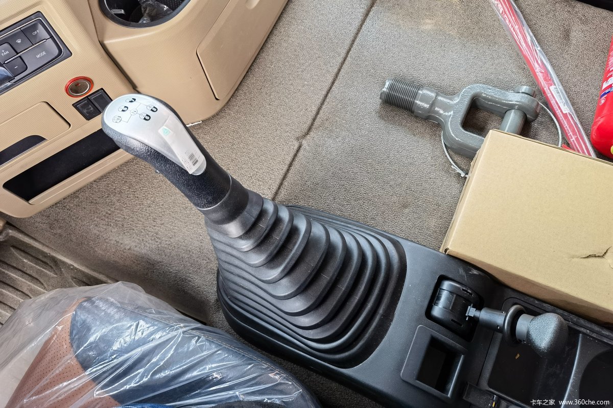 【图】中国重汽 HOWO TX 豪华版 220马力 4X2 6.75米栏板载货车(国六)(ZZ1187K501GF1)_实拍图片 ...