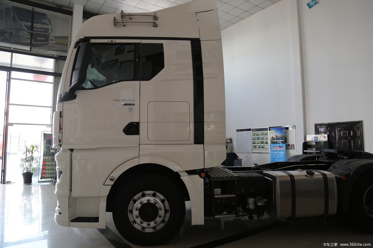 【图】曼(MAN) 新TGX系列重卡 510马力 6X4 AMT自动挡牵引车(TGX26.510)_实拍图片_1310656_卡车之家
