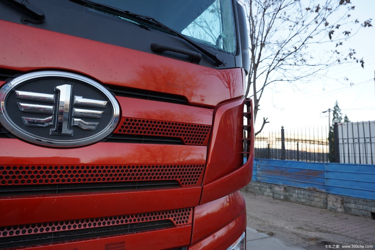 【图】一汽解放 J7重卡 560马力 6X4 牵引车(国六)(CA4250P77K25T1E6)_实拍图片_1311283_卡车之家