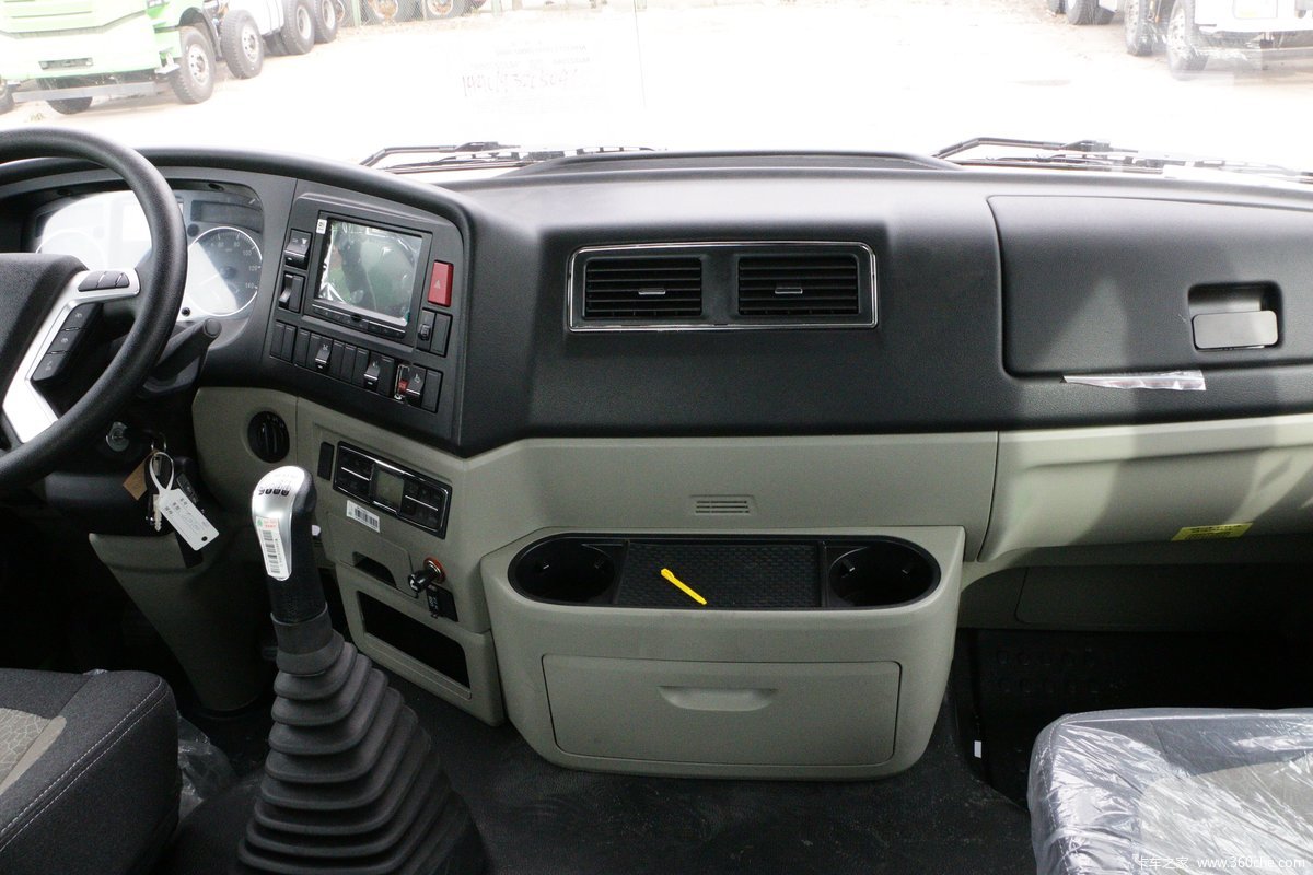 【图】中国重汽HOWO N7W 350马力 8X4 6.2米自卸车(国六)(ZZ3317V306JF1)_实拍图片_1313617_卡车之家