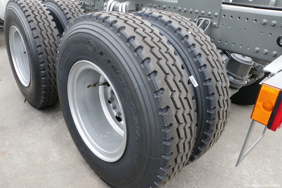 【图】中国重汽HOWO N7W 350马力 8X4 6.2米自卸车(国六)(ZZ3317V306JF1)_实拍图片_1313672_卡车之家