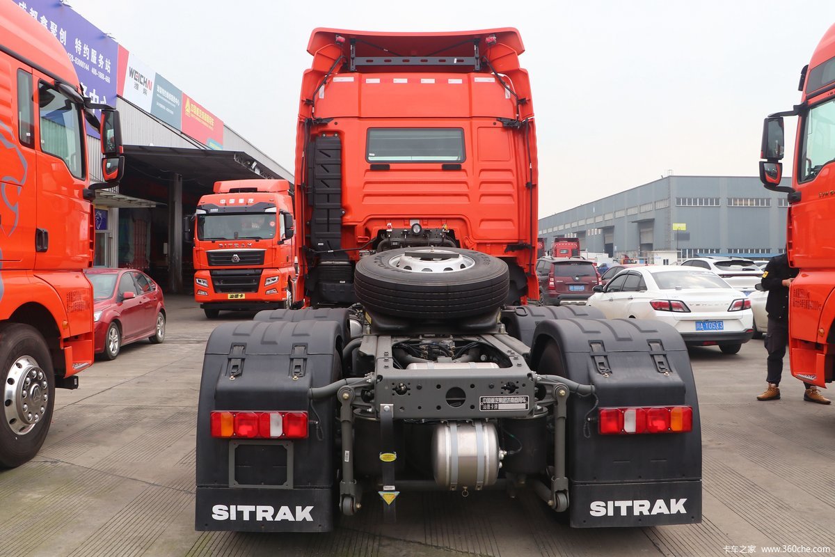 【图】中国重汽 汕德卡SITRAK G7重卡 540马力 6X4 危险品牵引车(国六)(ZZ4256W324HF1W)_实拍图片_1317982_卡车之家