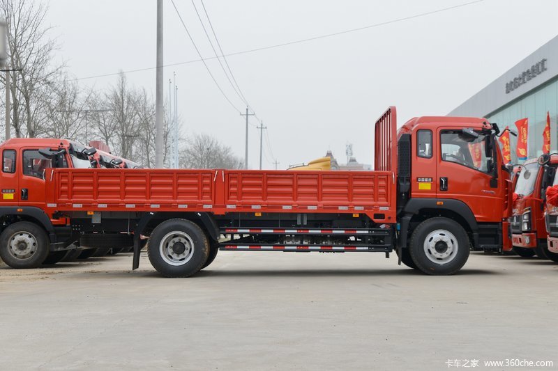 【图】中国重汽HOWO G5X中卡 220马力 5.75米排半栏板载货车(国六)(ZZ1167K451DF1B)_实拍图片_1333466_卡车之家