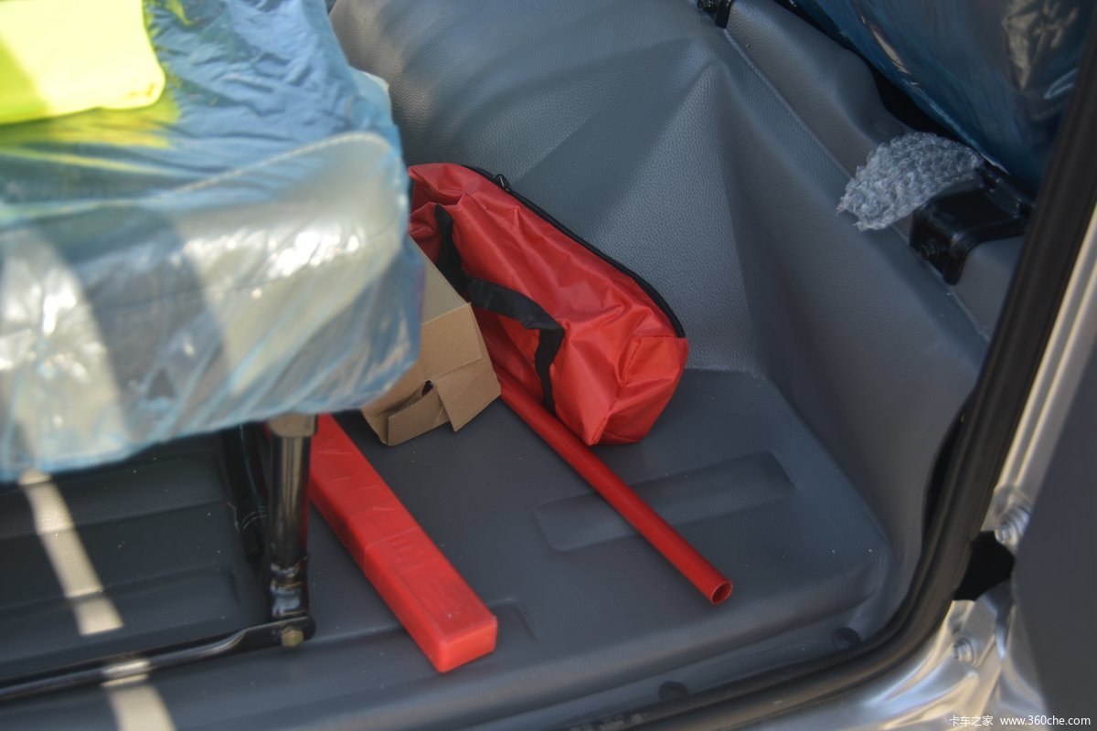 【图】福田时代 驭菱VQ1 1.2L 90马力 汽油 2.5米双排栏板微卡(国六)(BJ1030V3AV4-53)_实拍图片_1336022_卡车之家