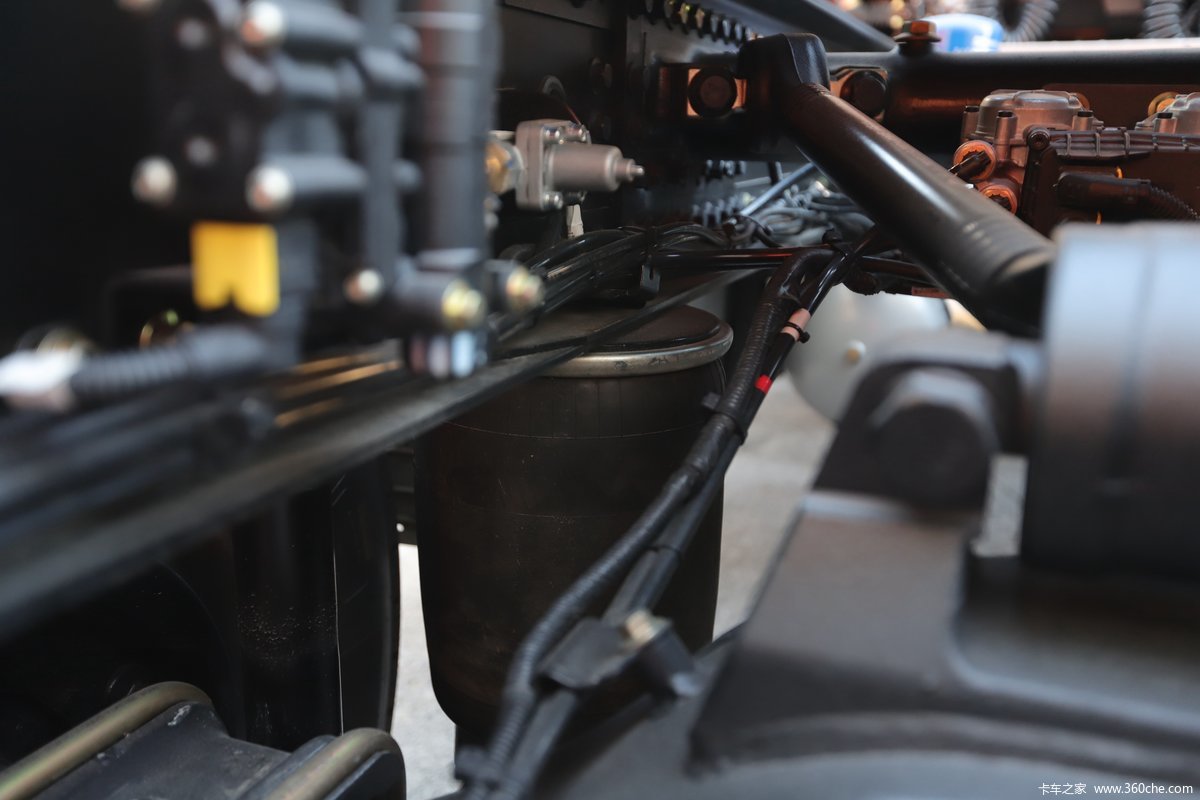 【图】一汽解放 J6E重卡 4X2 AMT牵引车(国六)(CA4180P66K24E6)_实拍图片_1342831_卡车之家