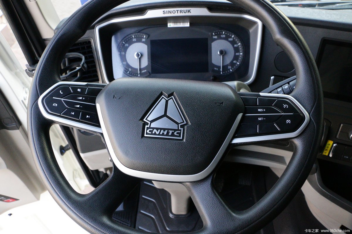 【图】中国重汽 HOWO MAX 330马力 6X2 9.55米排半厢式载货车(国六)(ZZ5257XXYN54CKF1)_实拍图片 ...