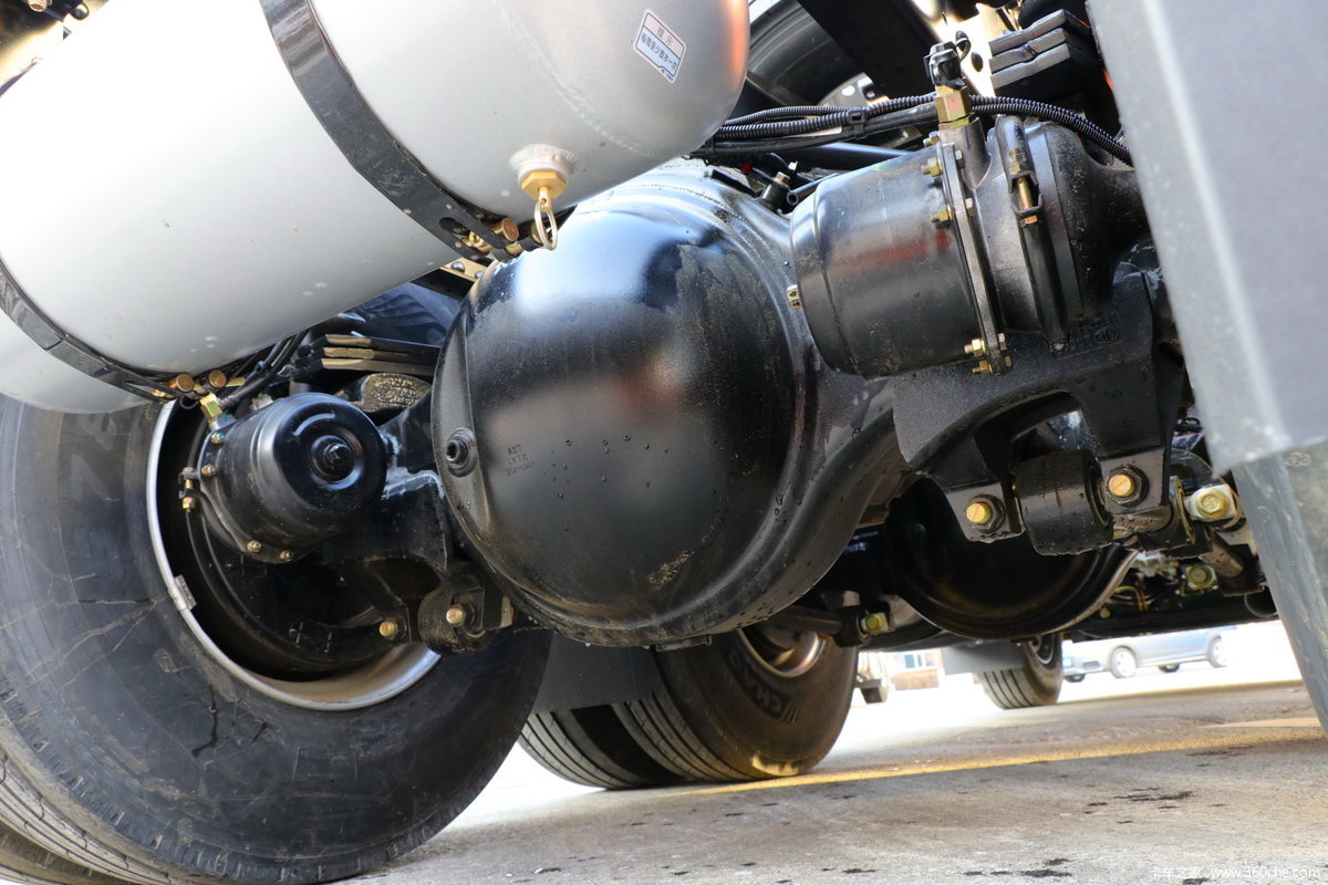 【图】一汽解放 J6V重卡 520马力 6X4 AMT自动挡牵引车(国六)(CA4250P66K25T1E6)_实拍图片_1344121_卡车之家