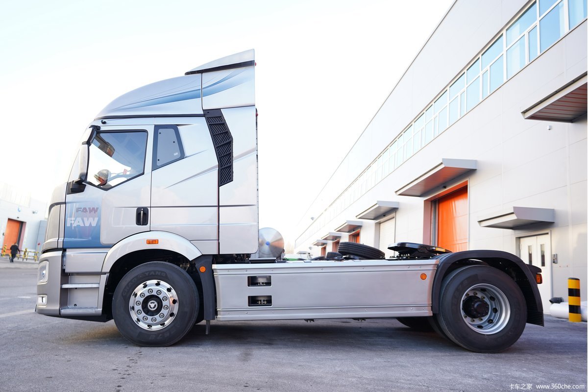 【图】一汽解放 J6E重卡 4X2 AMT牵引车(国六)(CA4180P66K24E6)_实拍图片_1342806_卡车之家