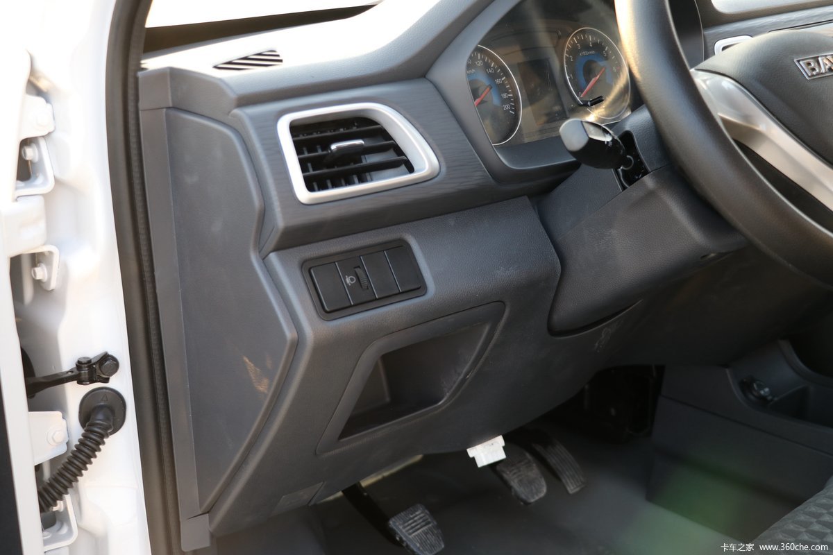 【图】北汽制造 鲸卡T7 1.6L 123马力 汽油 3.3米单排栏板微卡(国六)(BAW1031P1A51)_实拍图片_1362706_卡车之家