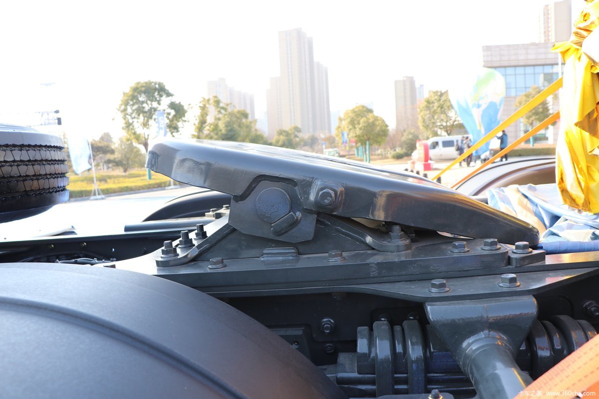 【图】徐工重卡 漢風G7 6X4 纯电动牵引车_实拍图片_1373663_卡车之家