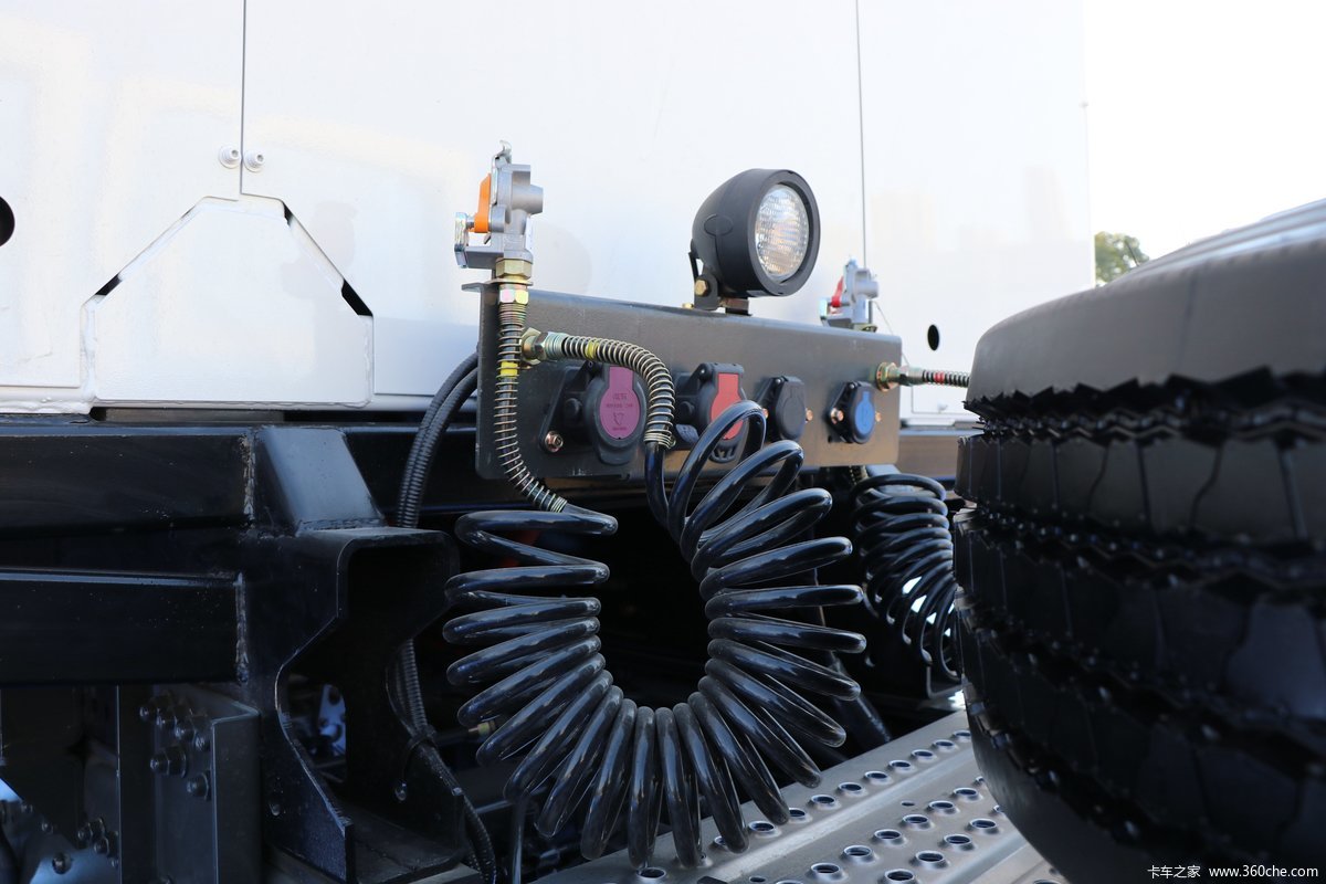 【图】徐工重卡 漢風G7 6X4 纯电动牵引车_实拍图片_1373663_卡车之家