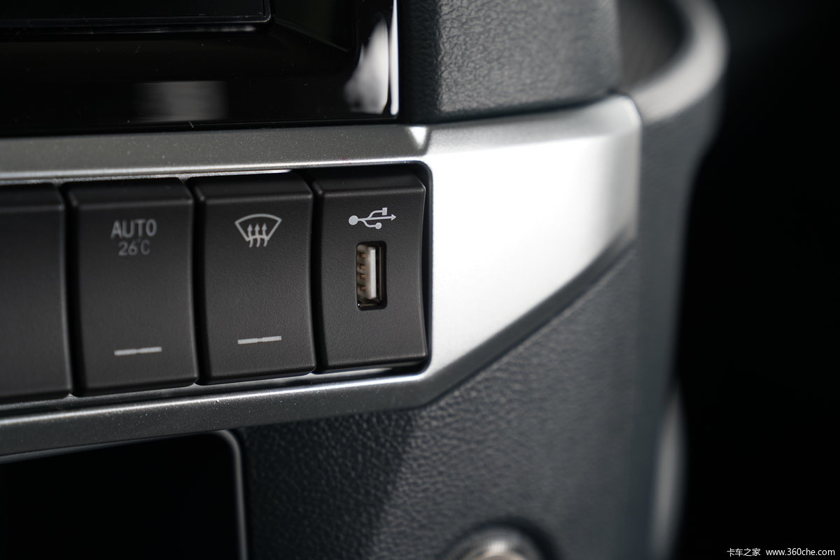 【图】东风柳汽 乘龙H5 超轻版 460马力 6X4 AMT自动挡牵引车(国六)(LZ4250H5DC1)_实拍图片_1376368_卡车之家