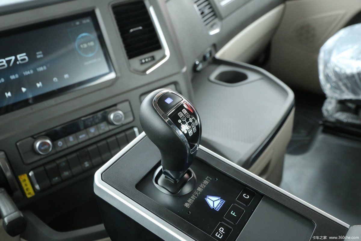 【图】中国重汽 HOWO MAX 510马力 8X4 9.55米厢式载货车(国六)(ZZ5317XXYV446KF1)_实拍图片 ...