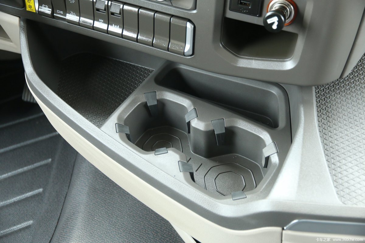 【图】中国重汽 HOWO MAX 490马力 8X4 9.6米AMT自动挡排半仓栅式载货车(国六)(ZZ5317CCYV446KF1)_实拍 ...