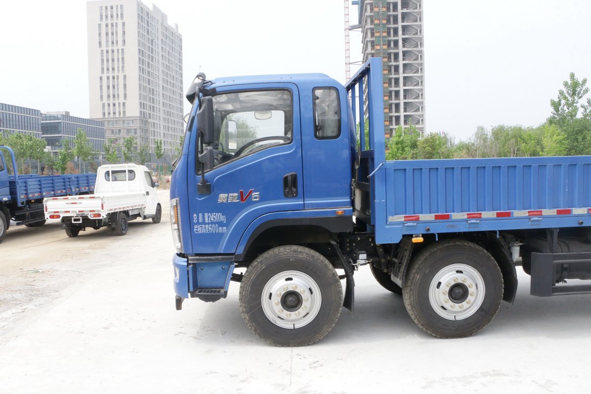 【图】飞碟奥驰 V6系列 220马力 6X2 6.8米栏板载货车(国六)(FD1241P67K6-1)_实拍图片_1432676_卡车之家