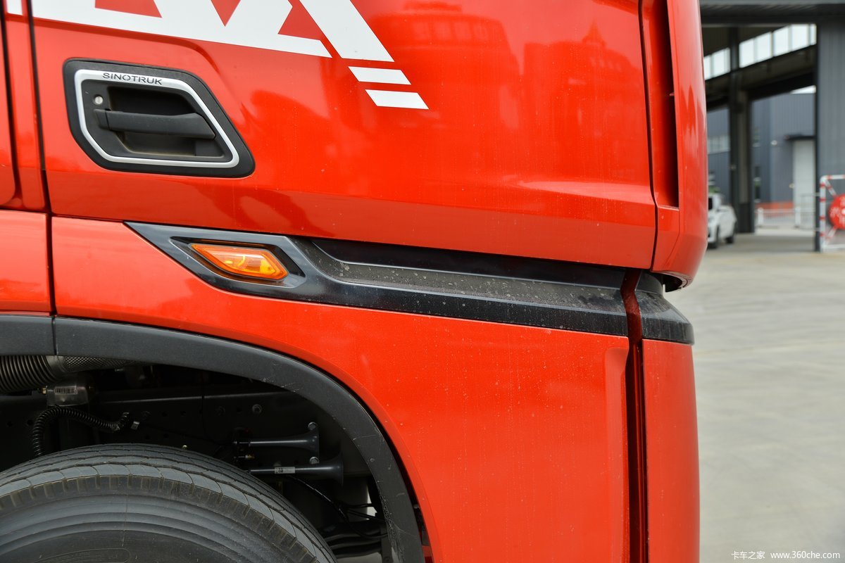 【图】中国重汽 HOWO MAX 460马力 8X4 9.55米厢式载货车(国六)(ZZ5317XXYV446KF1)_实拍图片 ...