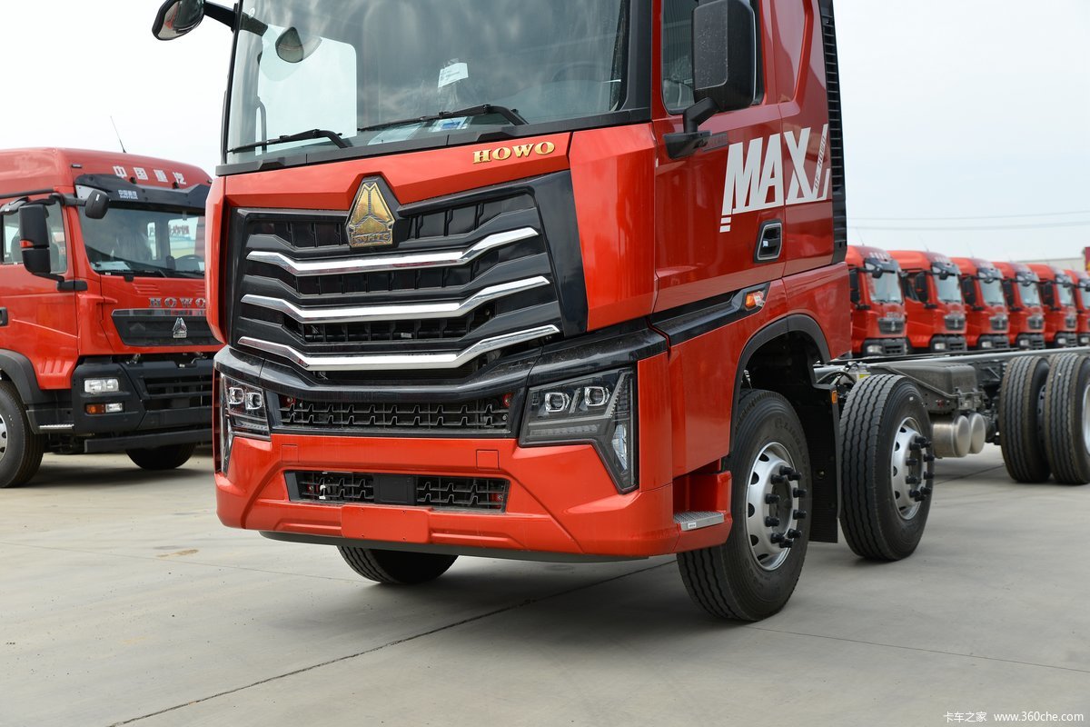 【图】中国重汽 HOWO MAX 460马力 8X4 9.55米厢式载货车(国六)(ZZ5317XXYV446KF1)_实拍图片 ...