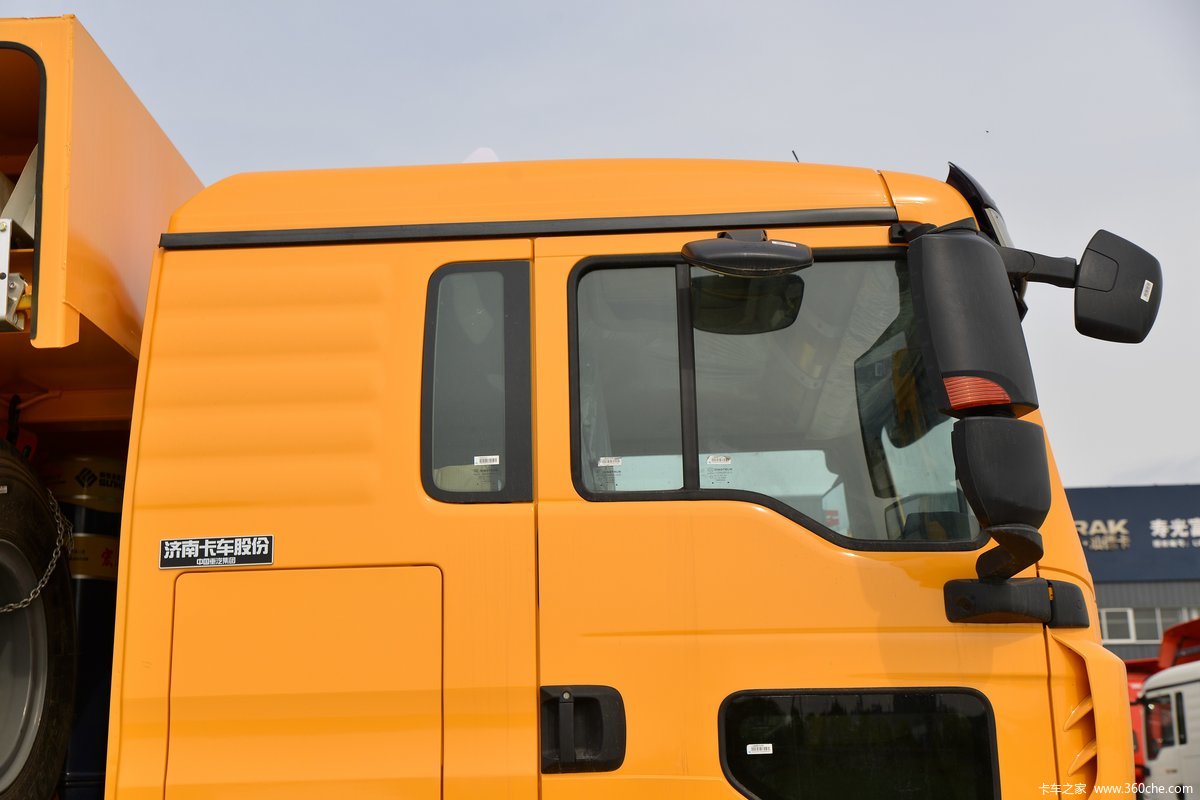 【图】中国重汽 HOWO TX重卡 440马力 8X4 6.5米自卸车(国六)(ZZ3317V326GF1)_实拍图片_1437112_卡车之家