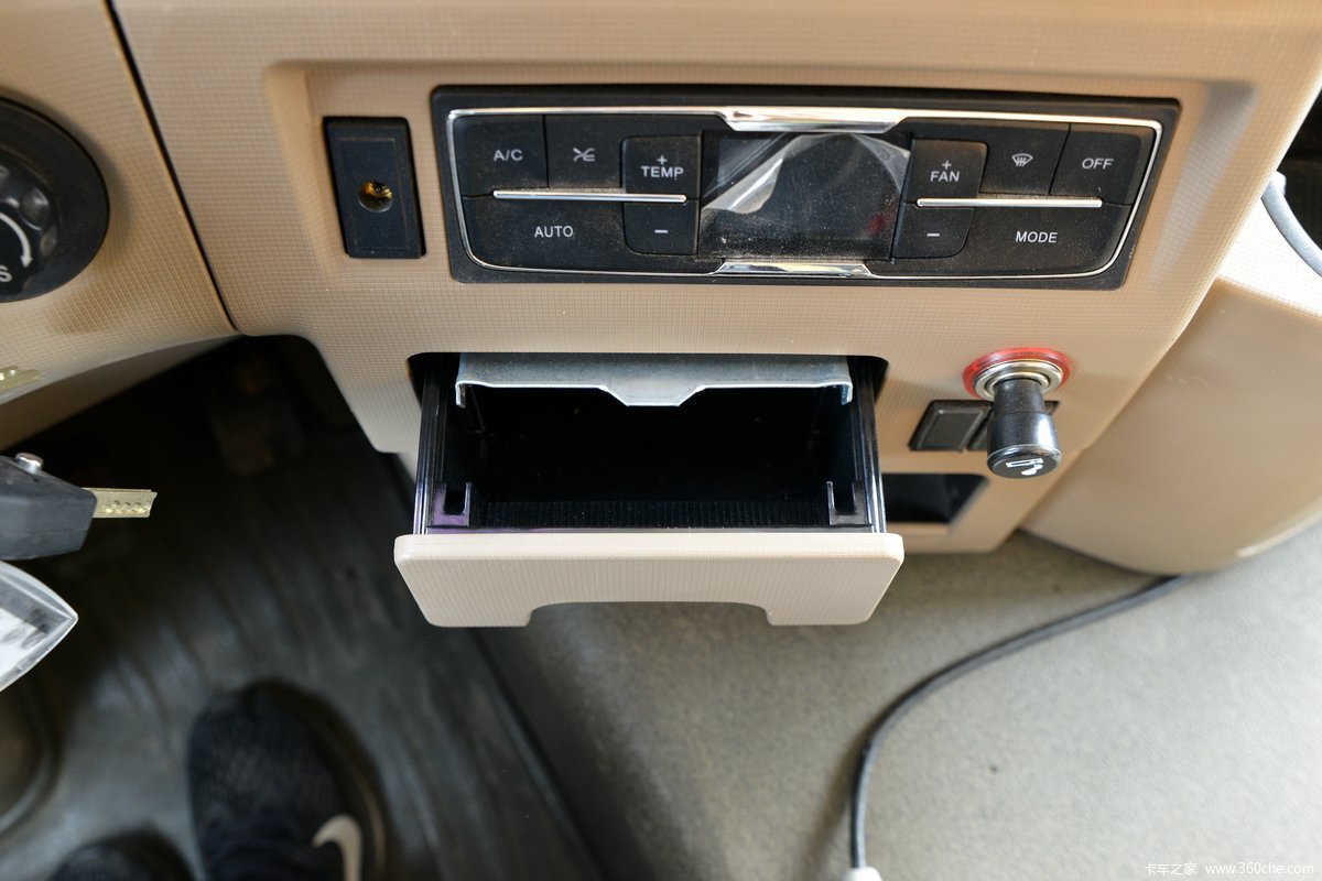 【图】中国重汽 HOWO TX重卡 440马力 8X4 6.5米自卸车(国六)(ZZ3317V326GF1)_实拍图片_1437191_卡车之家