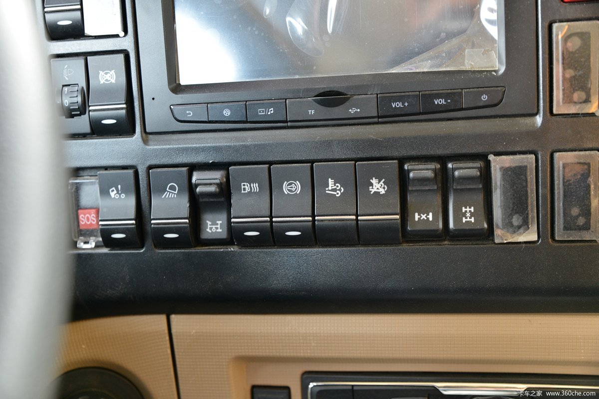 【图】中国重汽 HOWO TX重卡 440马力 8X4 6.5米自卸车(国六)(ZZ3317V326GF1)_实拍图片_1437191_卡车之家