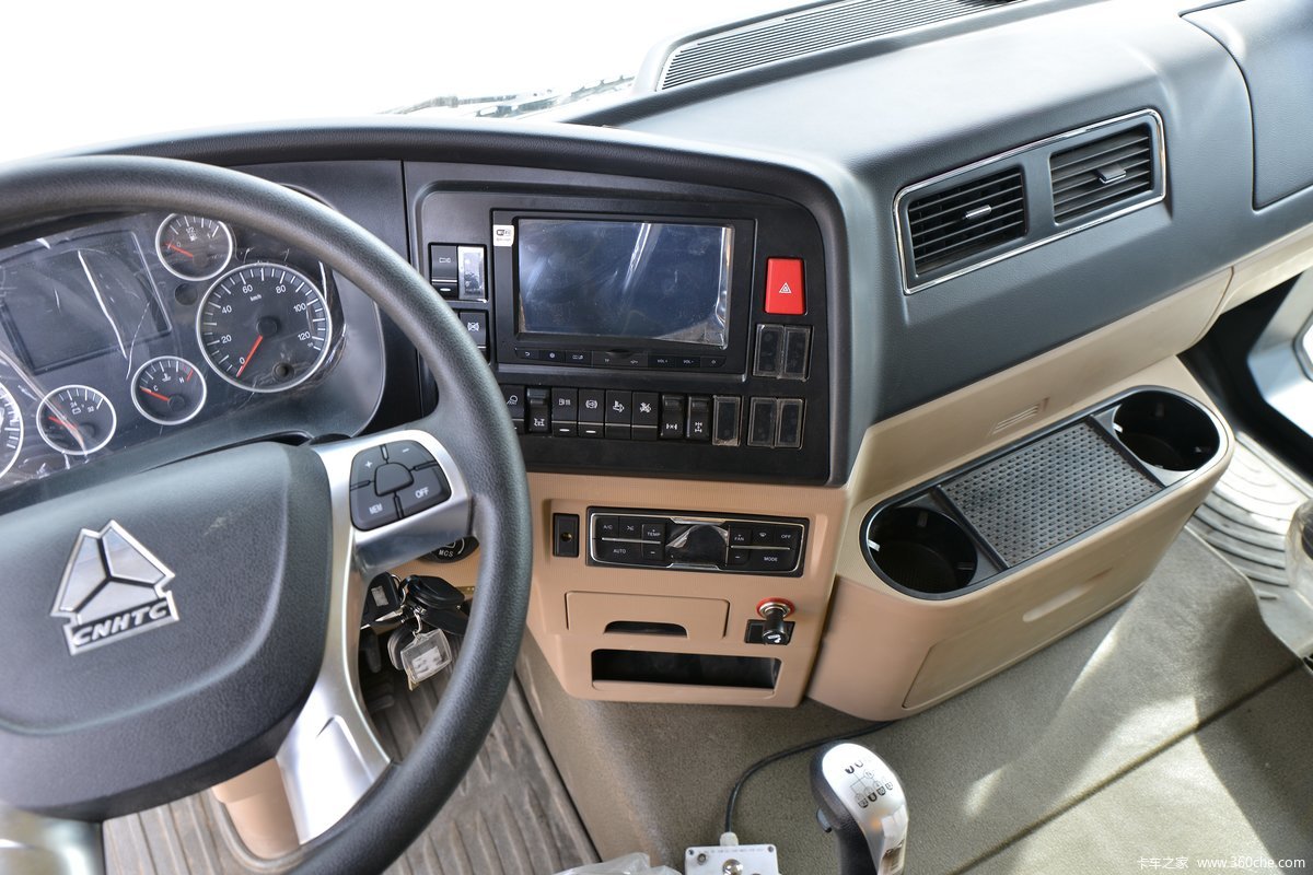 【图】中国重汽 HOWO TX重卡 440马力 8X4 6.5米自卸车(国六)(ZZ3317V326GF1)_实拍图片_1437198_卡车之家