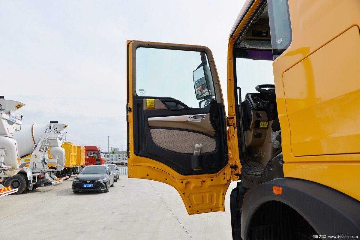 【图】中国重汽 HOWO TX重卡 440马力 8X4 6.5米自卸车(国六)(ZZ3317V326GF1)_实拍图片_1437202_卡车之家