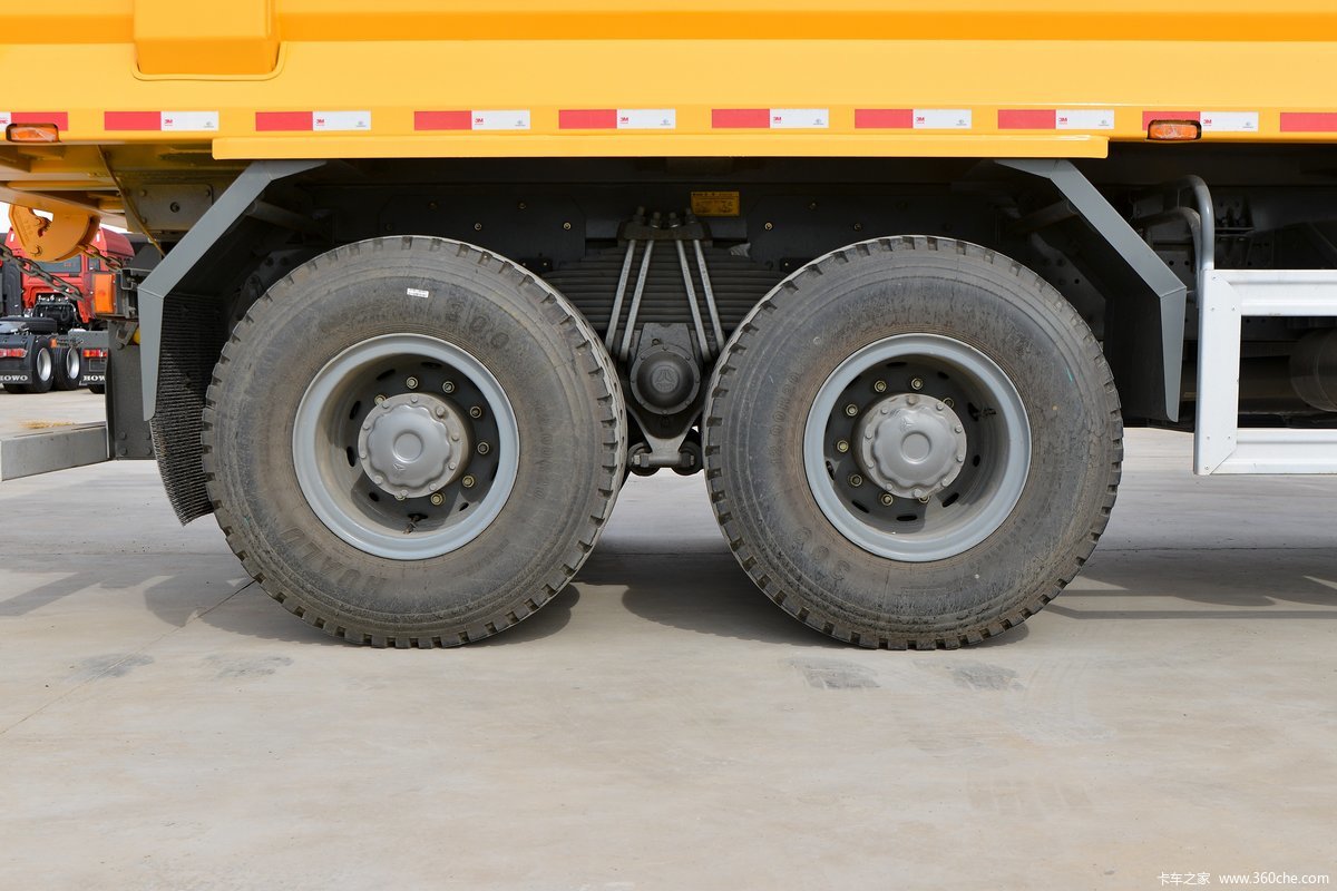 【图】中国重汽 HOWO TX重卡 440马力 8X4 6.5米自卸车(国六)(ZZ3317V326GF1)_实拍图片_1437237_卡车之家