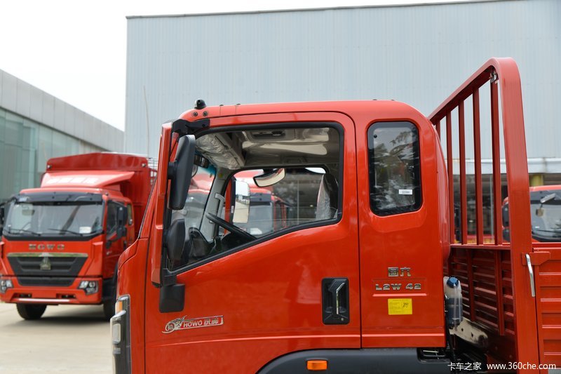【图】中国重汽HOWO 统帅 160马力 5.2米排半栏板轻卡(国六)(ZZ1127H4515F1)_实拍图片_1444494_卡车之家