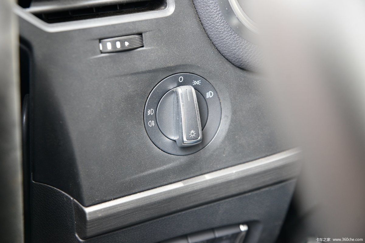 【图】一汽解放 新J6P重卡 质惠版3.0 460马力 6X4 AMT自动挡危险品牵引车(国六)(CA4250P66K25T1E6Z)_实拍图片_1445046_卡车之家