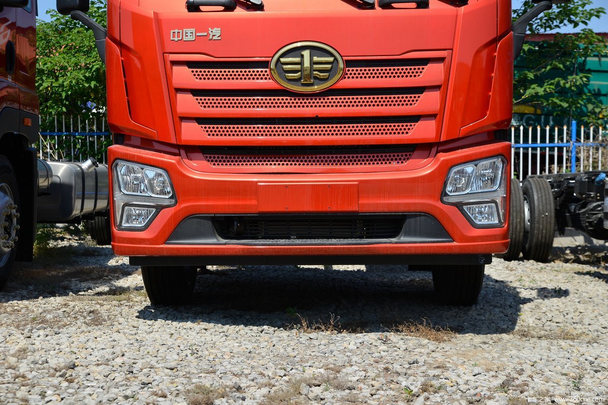 【图】青岛解放 JK6中卡 260马力 4X2 6.75米仓栅式载货车(国六)(高顶)(CA5180CCYP28K1L4E6)_实拍图片_1448013_卡车之家