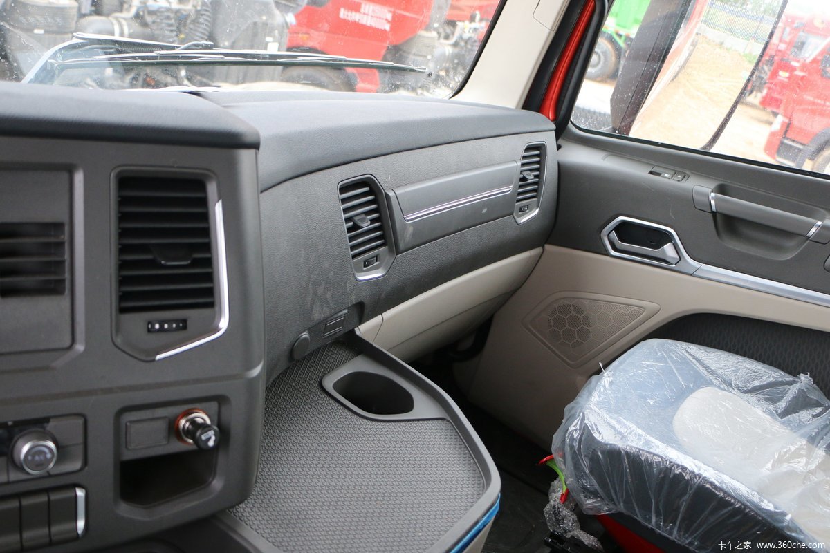 【图】中国重汽 HOWO MAX 460马力 8X4 9.55米翼开启厢式载货车(国六)(ZZ5317XYKV446KF1)_实拍图片 ...