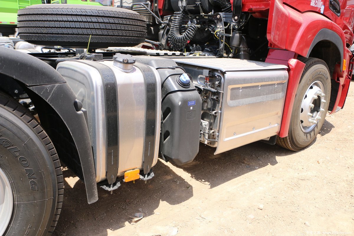 【图】陕汽重卡 德龙H6000 480马力 6X4 AMT自动挡牵引车(国六)(SX4259RD4Q1)_实拍图片_1459634_卡车之家