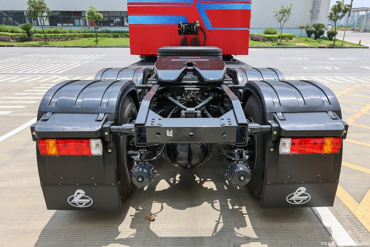 【图】东风柳汽 乘龙H7重卡 6X4 燃料电池牵引车_实拍图片_1462997_卡车之家