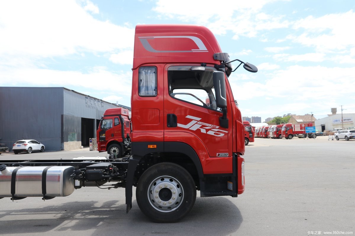 【图】青岛解放 JK6中卡 260马力 4X2 6.8米厢式载货车(国六)(CA5180XXYP28K1L4E6)_实拍图片_1472270_卡车之家