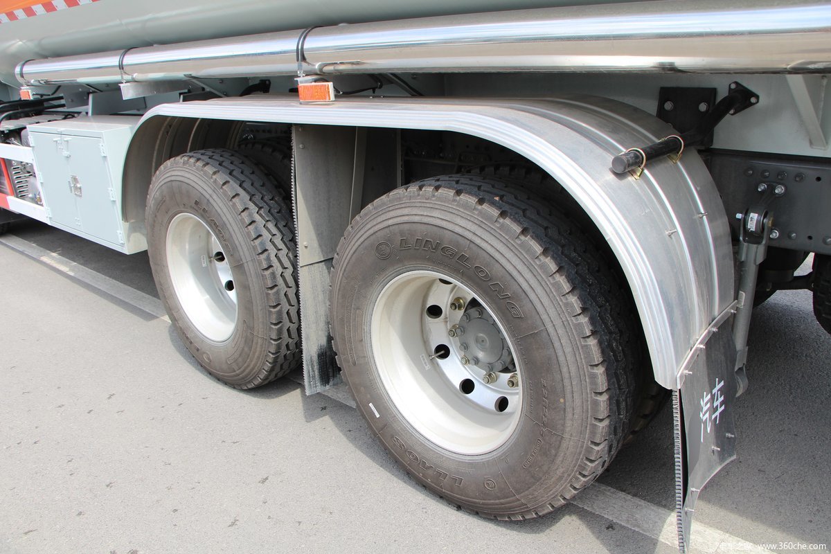 【图】中国重汽 HOWO TX 350马力 8X4 运油车(岱阳牌)(TAG5325GYY)_实拍图片_1473330_卡车之家