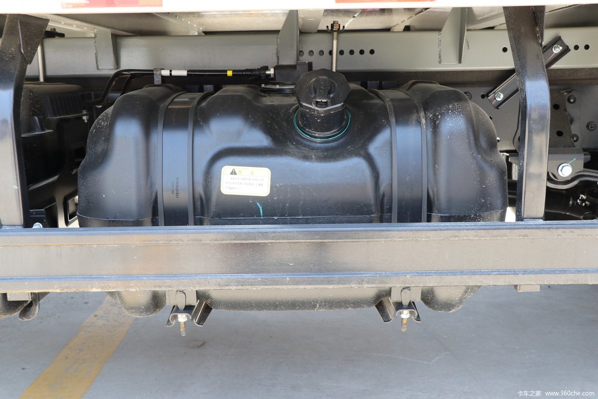 【图】江淮 帅铃S7 160马力 4.12米单排厢式轻卡(国六)(HFC5048XXYP71K3C7S)_实拍图片_1474411_卡车之家