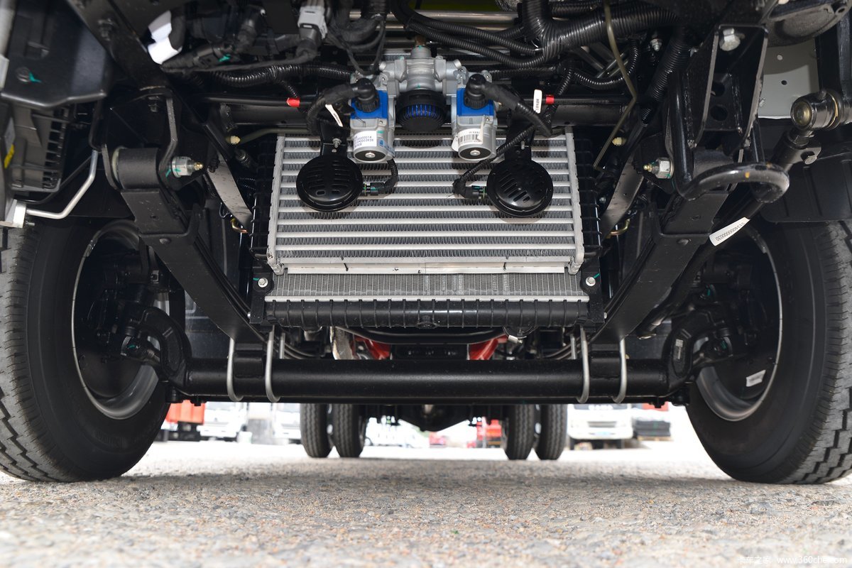 【图】福田 奥铃M卡 132马力 4.2米单排栏板小卡(国六)(BJ1044V9JBA-AB1)_实拍图片_1477121_卡车之家