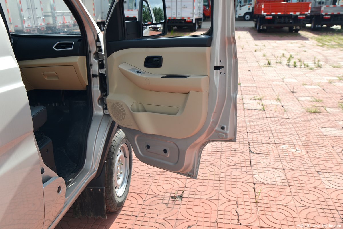 【图】长安跨越 新豹T5 1.6L 122马力 汽油 2.585米双排厢式小卡(国六)(SC5031XXYNAS6B5)_实拍图片_1486868_卡车之家